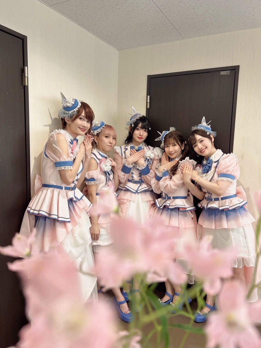 昨日の余韻と筋肉痛に浸りつつ生きている本日です☺️ 改めてモニカたちの図冀勺 4月のライブでブルームブルームのお衣装って最高すぎやしませんか ...