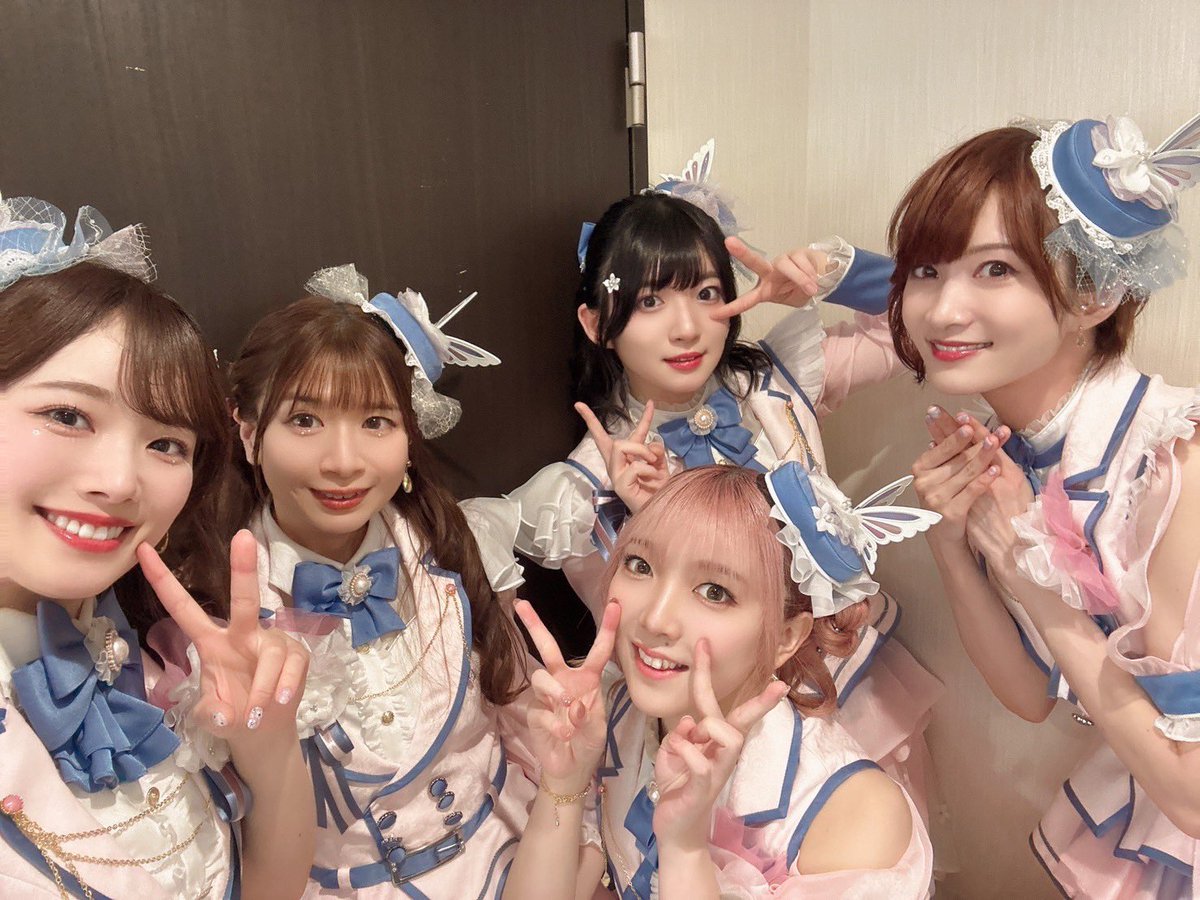 昨日の余韻と筋肉痛に浸りつつ生きている本日です☺️ 改めてモニカたちの図冀勺 4月のライブでブルームブルームのお衣装って最高すぎやしませんか ...