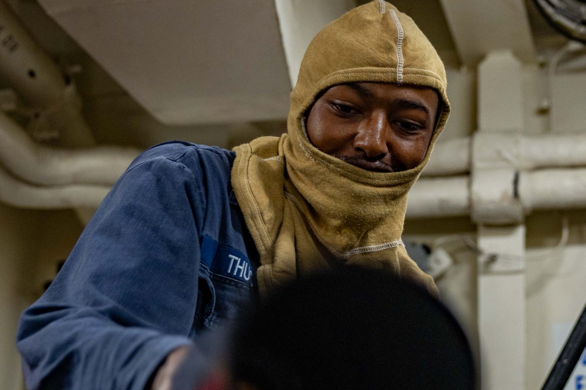 🚨🔥 Sailors aboard USS Ralph Johnson (DDG 114) hone damage control ...