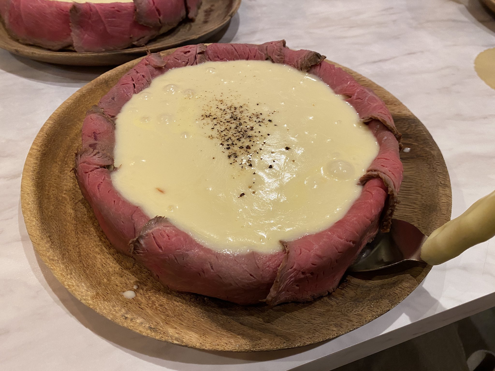 シカゴピザ&ボルケーノパスタ Meat&Cheese Forne シカゴピザ&ボルケーノパスタ Meat&Cheese Forne