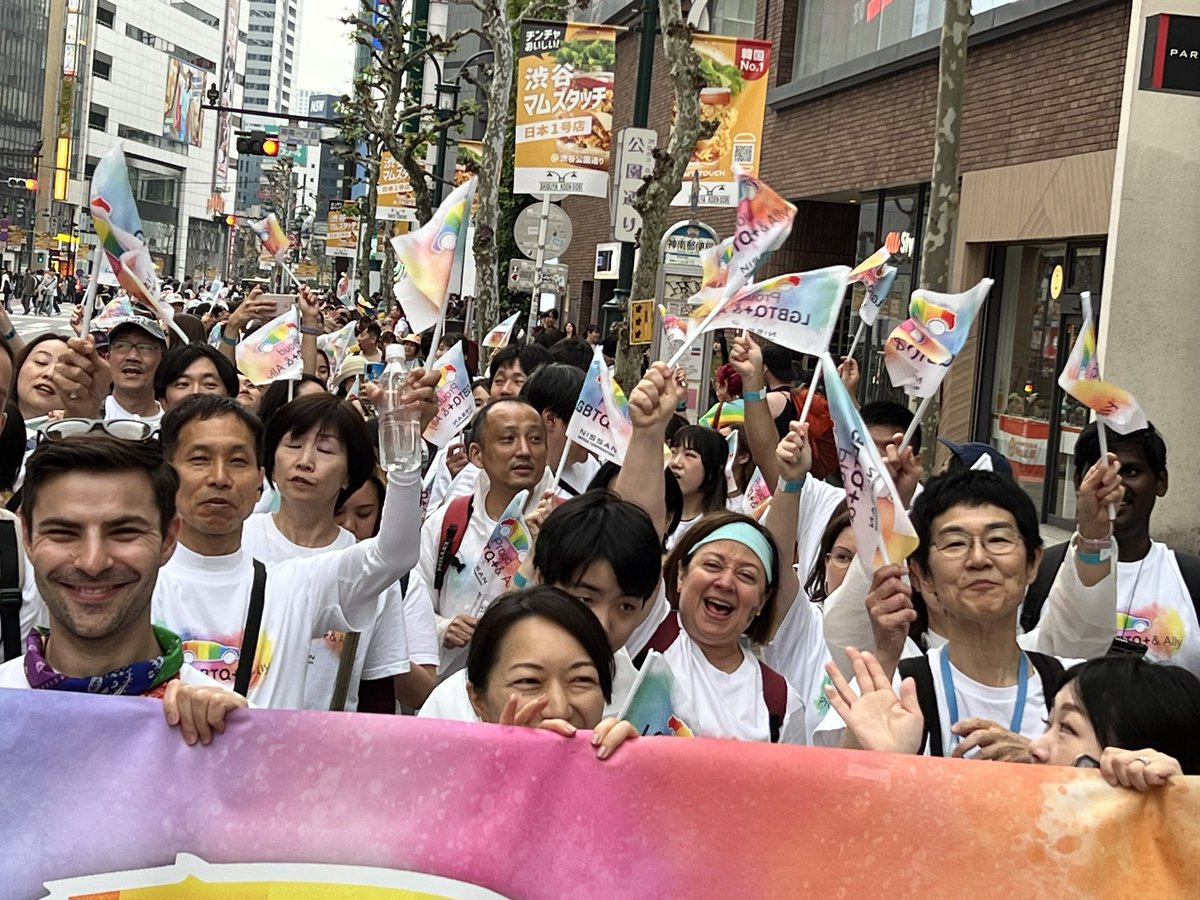 大赤字の日産ちゃん それでも余裕のムーヴをかます…こんなのやってたら会社も傾くわ [618719777]