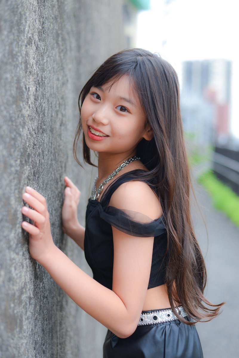 【画像】10歳・小5女子、撮影会で悩ましげなポーズ [808139444]