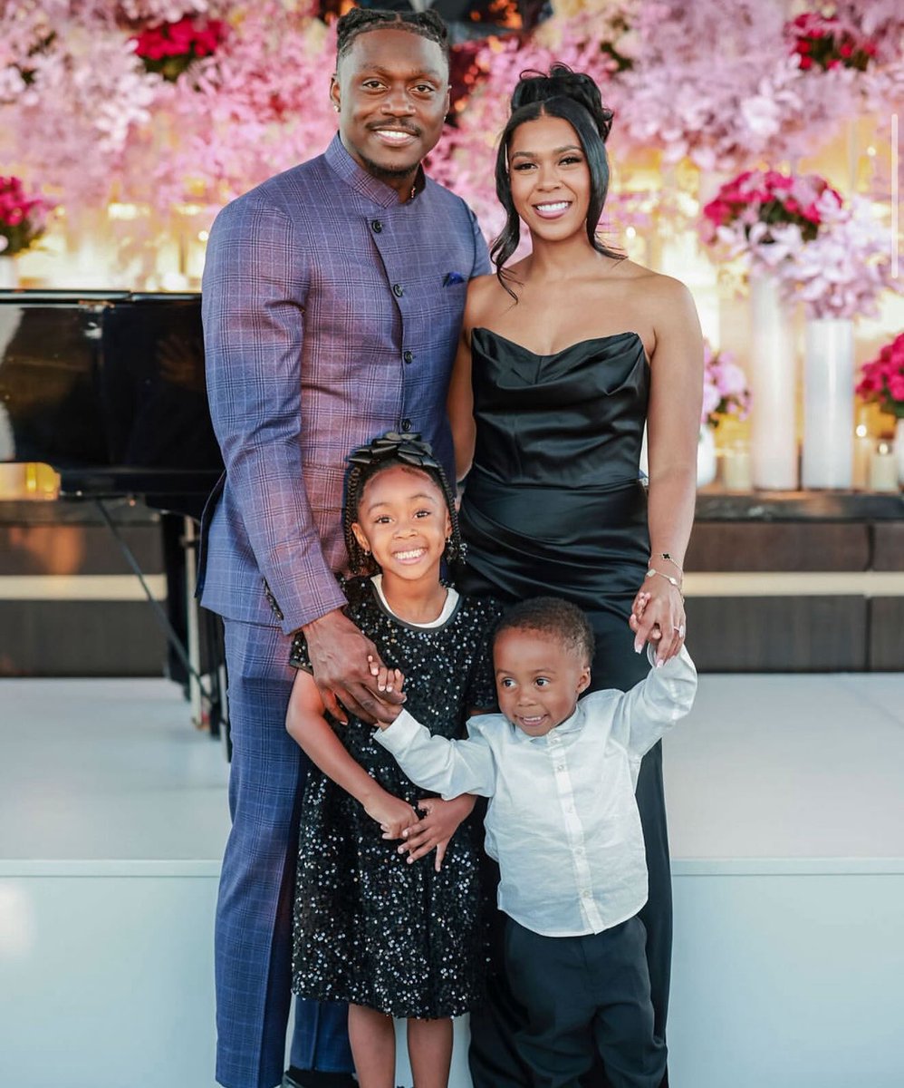 Philadelphia Eagles Star A.J. Brown Engaged to Kelsey Riley with John ...