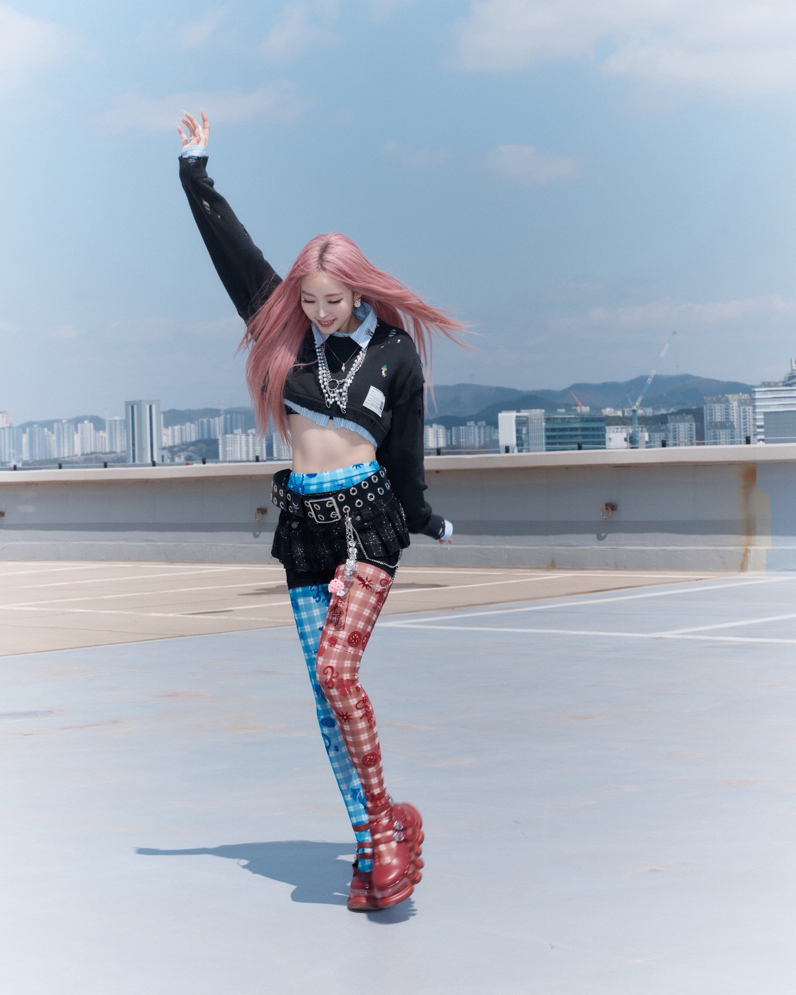 MEOVV - "DROP TOP" MV ⋆ Girl Group Stan