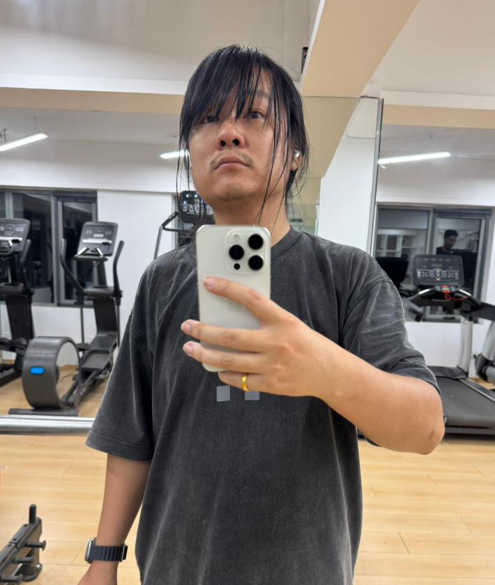 梅川: "狗狗蹲得标准吗 主人🥵 原号@meichuan521 被封 这个号重新开始吧..." | 小黄鸟 - 推特视频下载