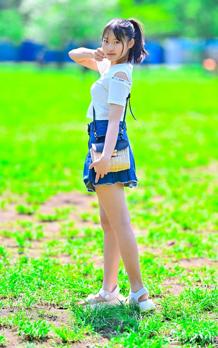 【画像あり】ロケットおっぱいの女子中学生、BBQでエビばかり食べる [808139444]