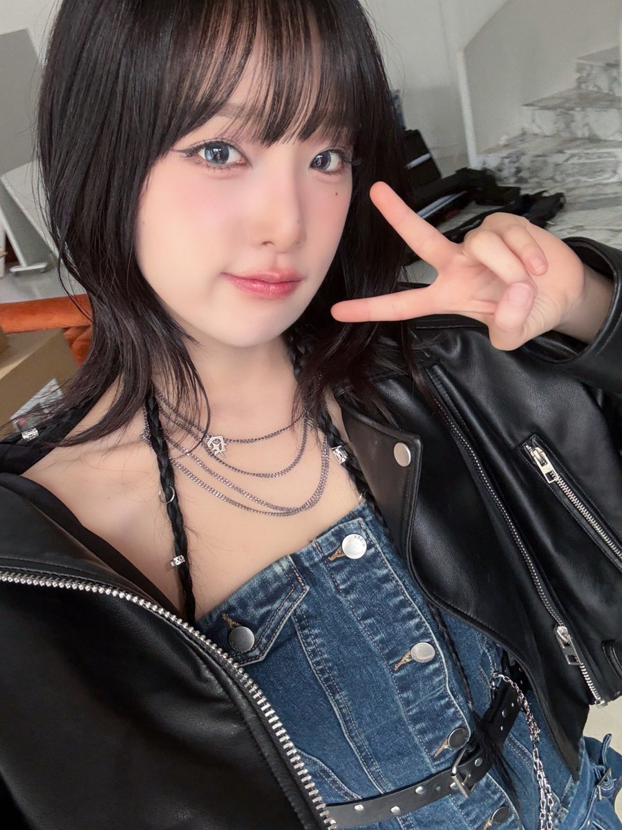 [ YENA PIC] 25.05.18 #딩고라이브 날 놓치면 loser 우리 후회할 짓 하지 말자 BTS 진 선배님과 함께 부른 ...