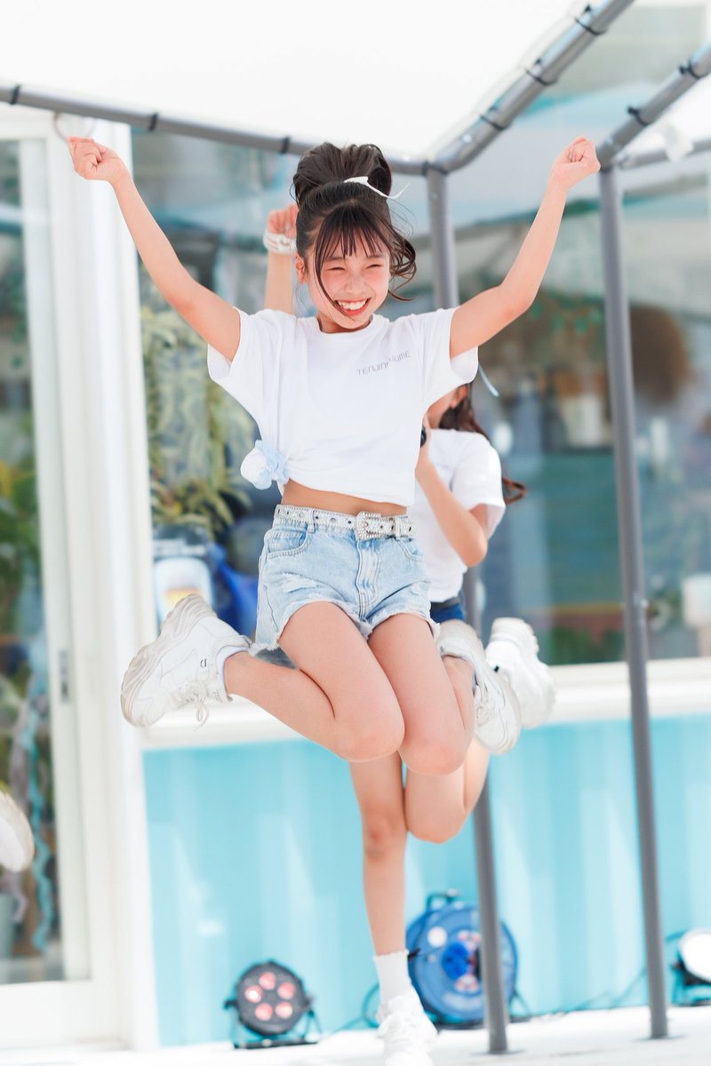 【画像】10歳・小5女子、撮影会で悩ましげなポーズ [808139444]