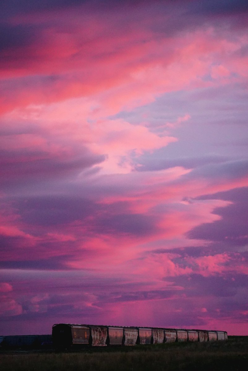 Absolutely gorgeous sunset last night near Maple Creek, Saskatchewan ...
