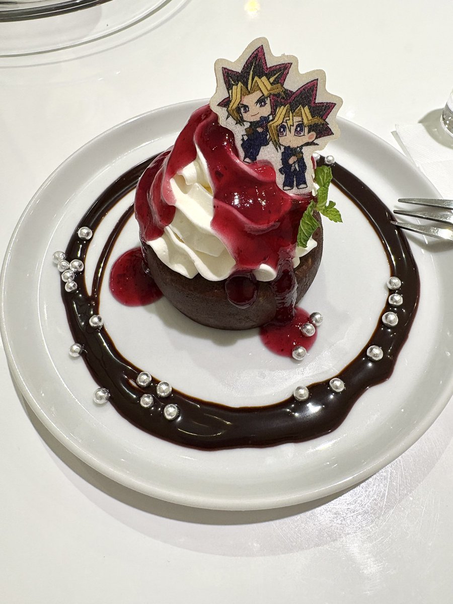 「コラボカフェ後半戦いてきました!!!!!アラザンでケーキを粧し込んだぜ!!!!!」|白桃と他8880000人のイラスト