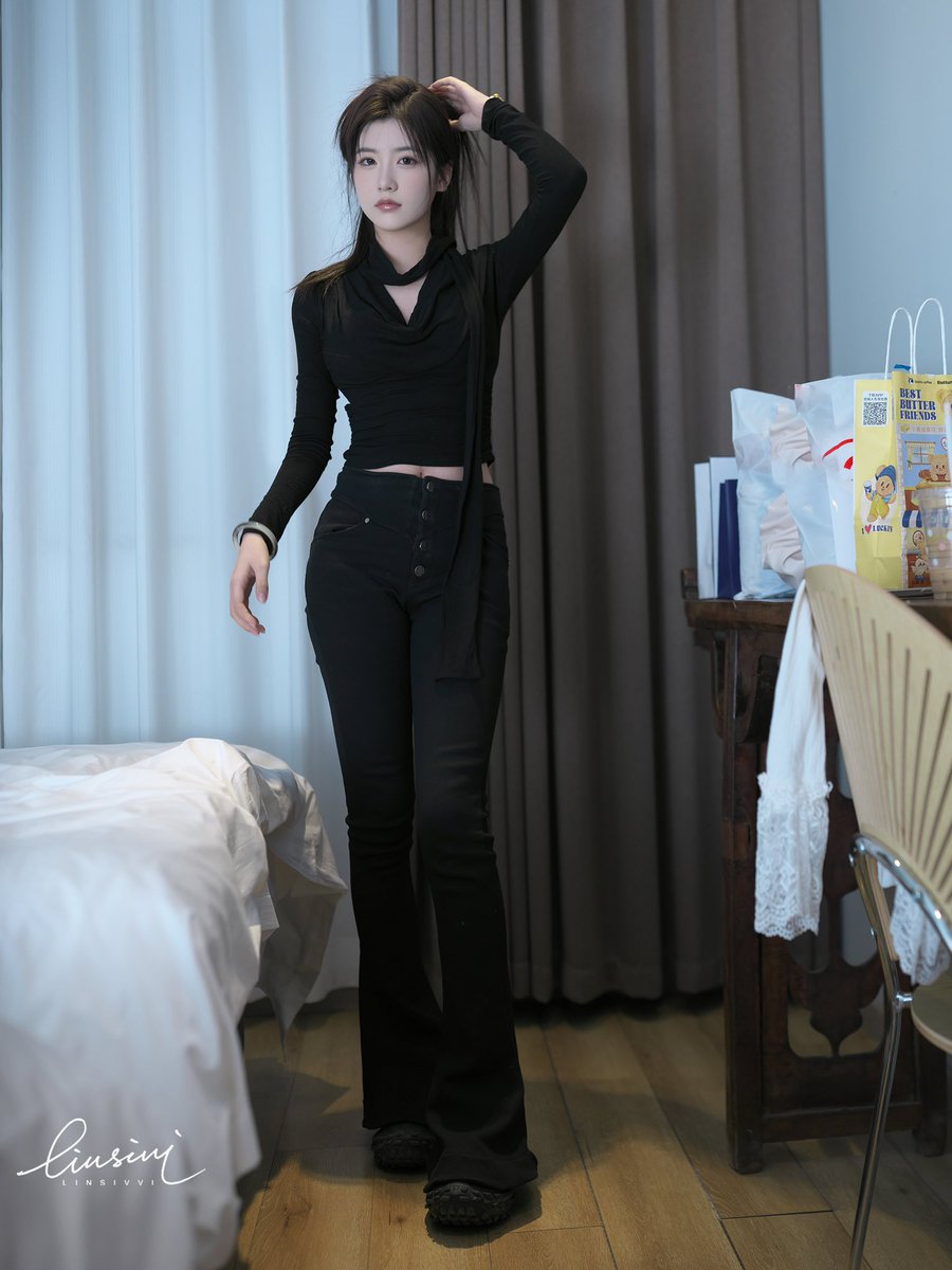 红模一可在京 林希威 @linsivvi303