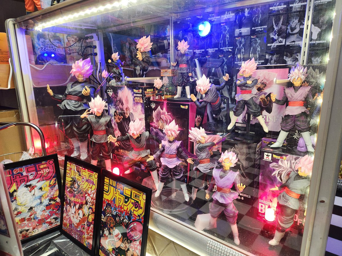 【画像】「ドラゴンボールグッズ」ガチ勢のコレクション部屋がこちら。これもう博物館だろ [738130642]