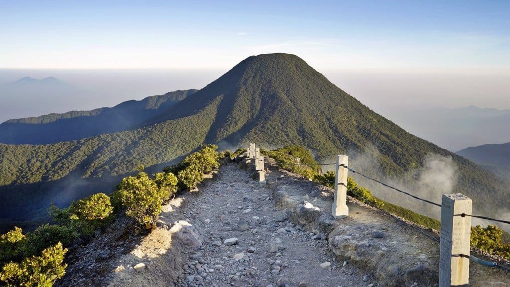 Daftar Gunung di Jawa Barat dengan Tingkat Kesulitan Grade 3