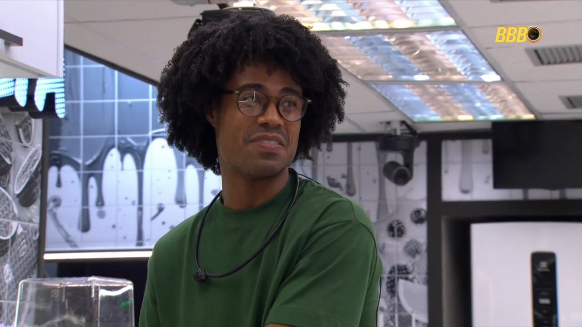 Breno: “Amanhã tem festa, né? Poderiam barrar você.” Ana Paula: “De ...