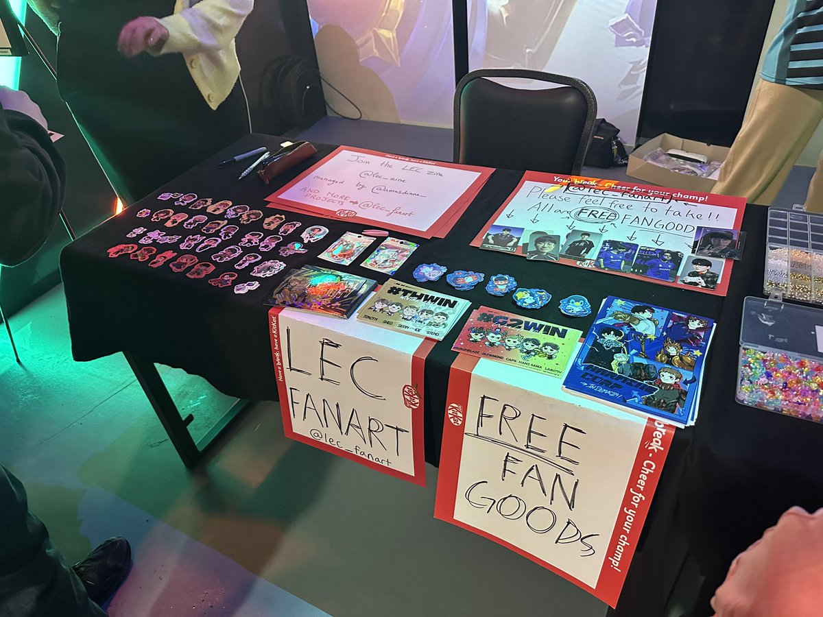 Our freebies + friendship bracelet booth is open once again in the @LEC ...