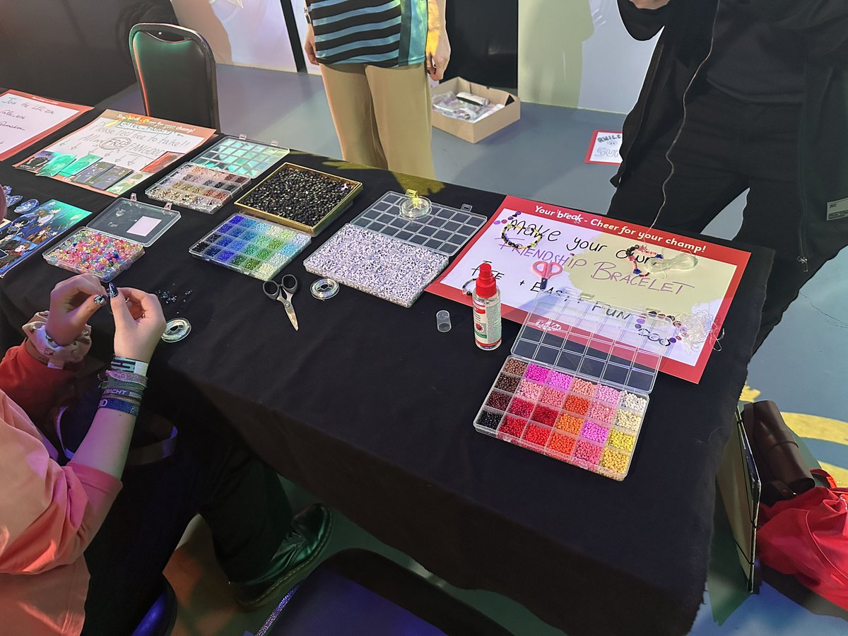 Our freebies + friendship bracelet booth is open once again in the @LEC ...