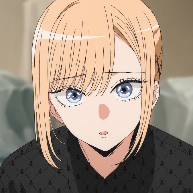 Marin looks beautiful with any eyes color 💕
