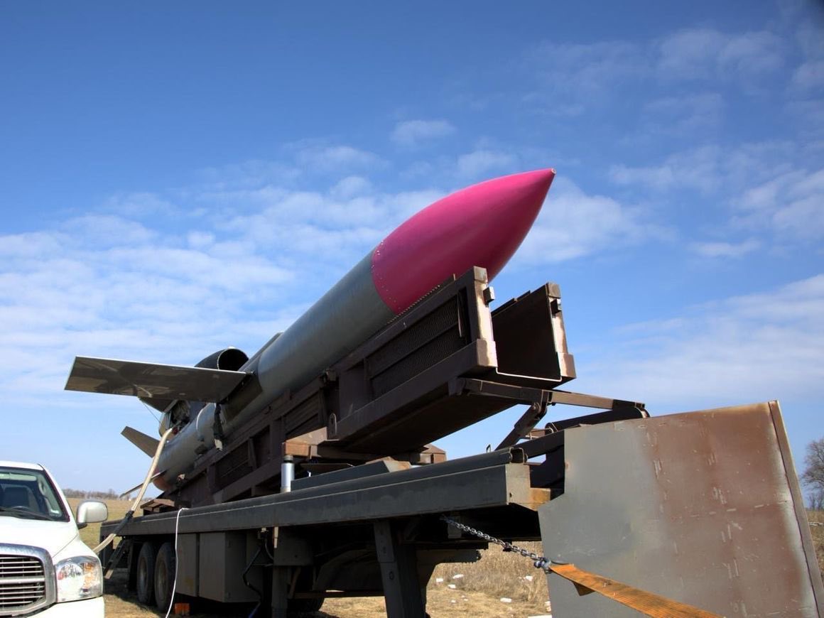 Footage of the launch of the FP-5 Flamingo missiles