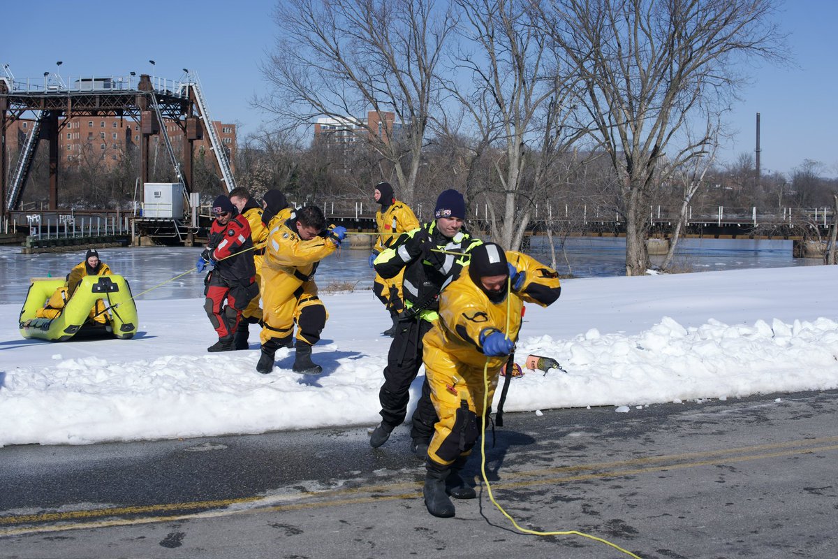 DC Fire Special Operations crews are practicing ice rescues today in ...