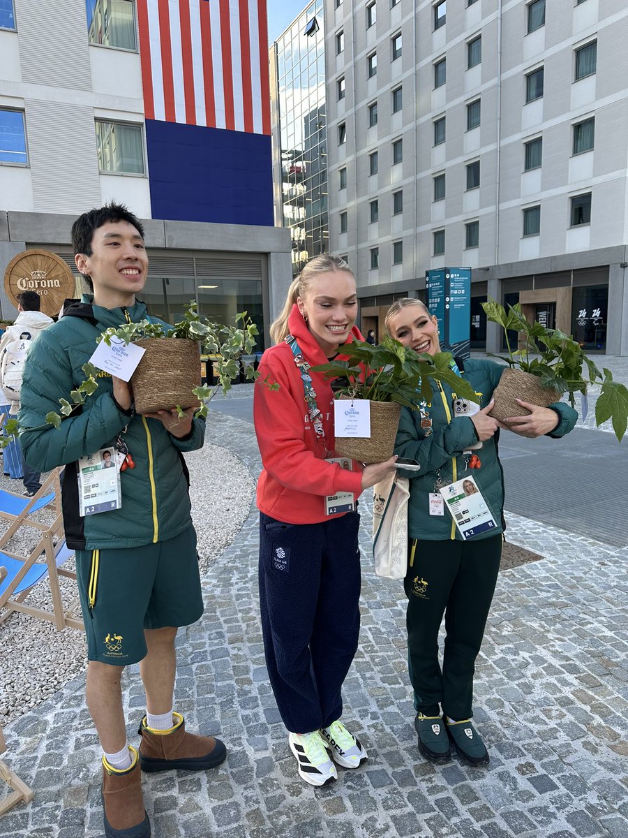 Team Australia 🇦🇺 with honorable member Phebe Bekker☺️ who had just ...