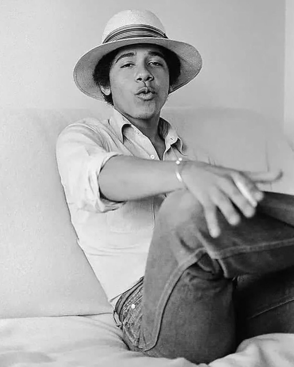 Obama photographed in the 80s