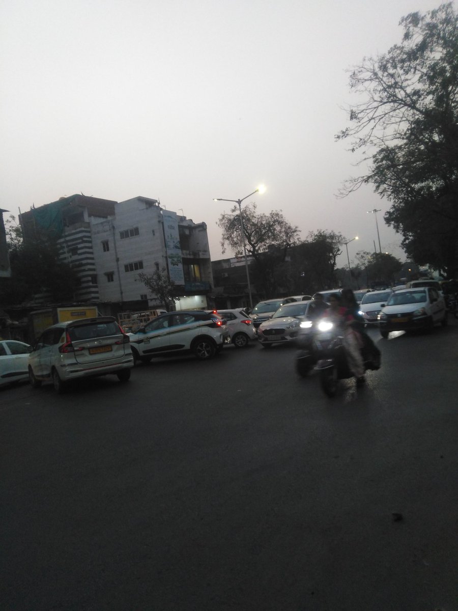 Huge traafic jam due to U Turn in front of S L CHOPRA clinic ...