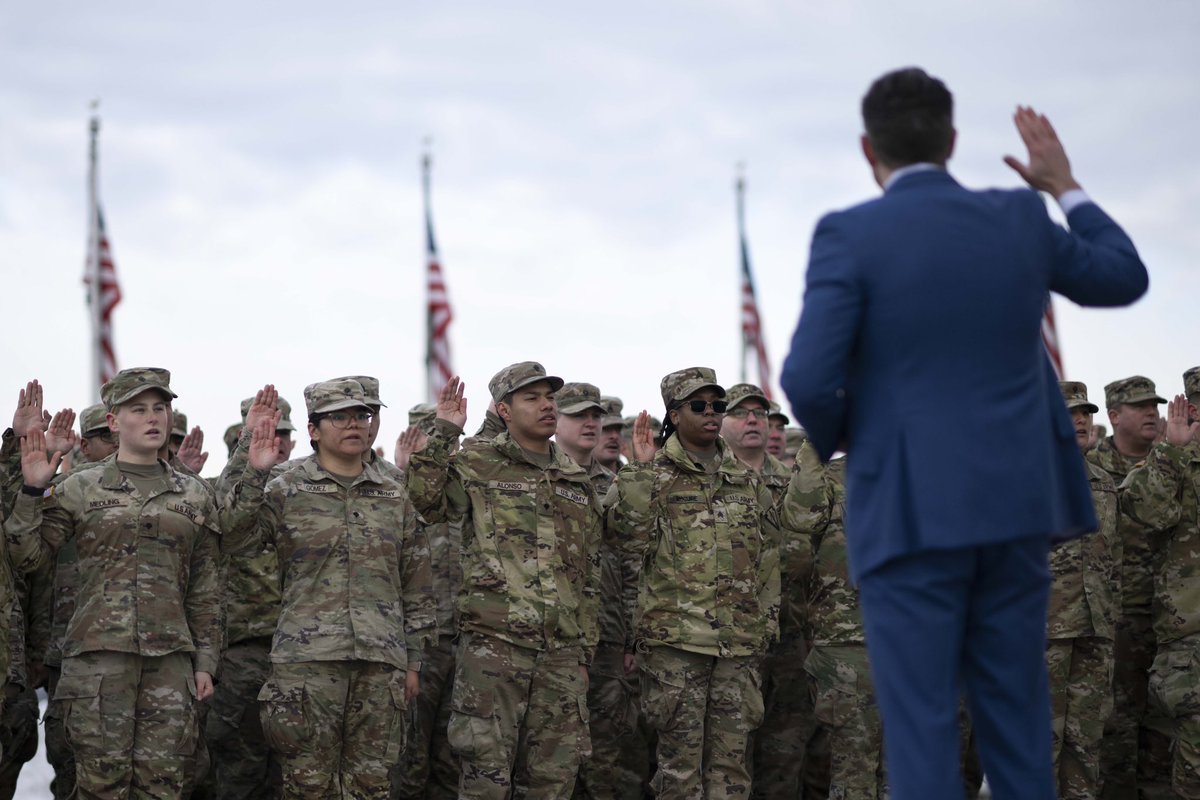 .@SECWAR administered the reenlistment for more than 105 Guardsmen from ...
