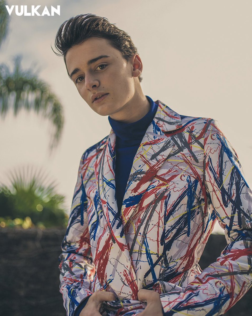 PÍTICO! 😍 — Noah Schnapp fotografado por Alexandra Bonnet para Vulkan ...