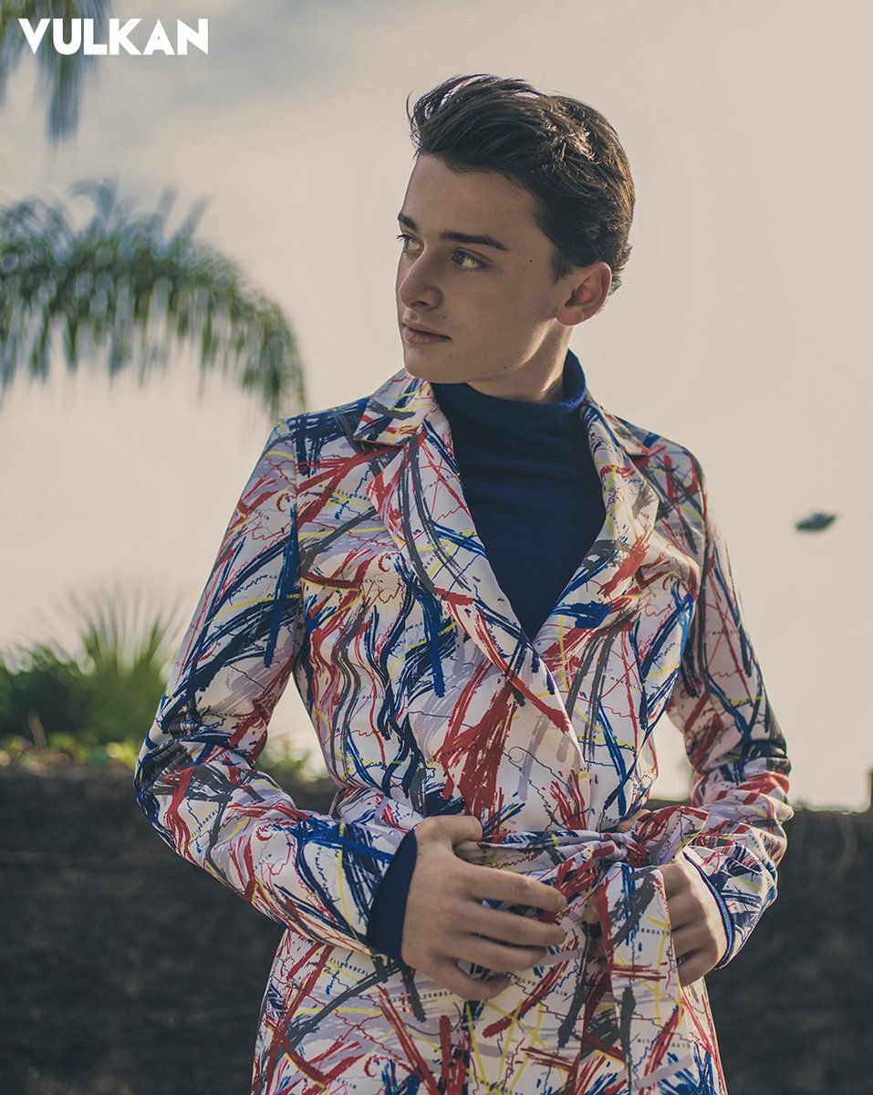 PÍTICO! 😍 — Noah Schnapp fotografado por Alexandra Bonnet para Vulkan ...
