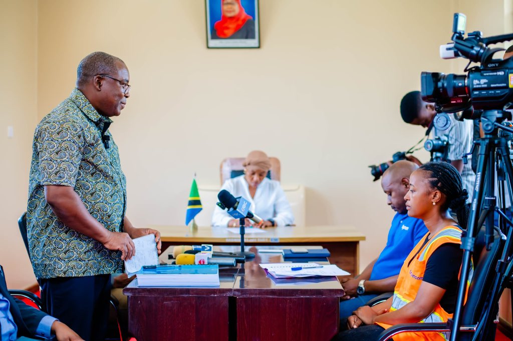 📍 Manyara “UMEME VITONGOJINI KUINUA UCHUMI WA WANANCHU,”– RC Sendiga ...
