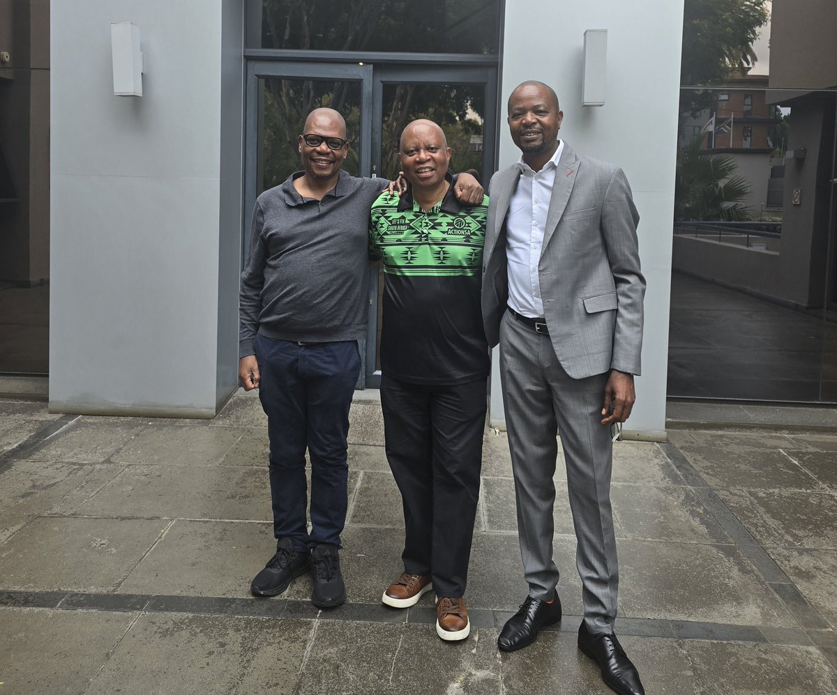 Incoming host of POWER TALK Mondli Makhanya with Shilumana and ...