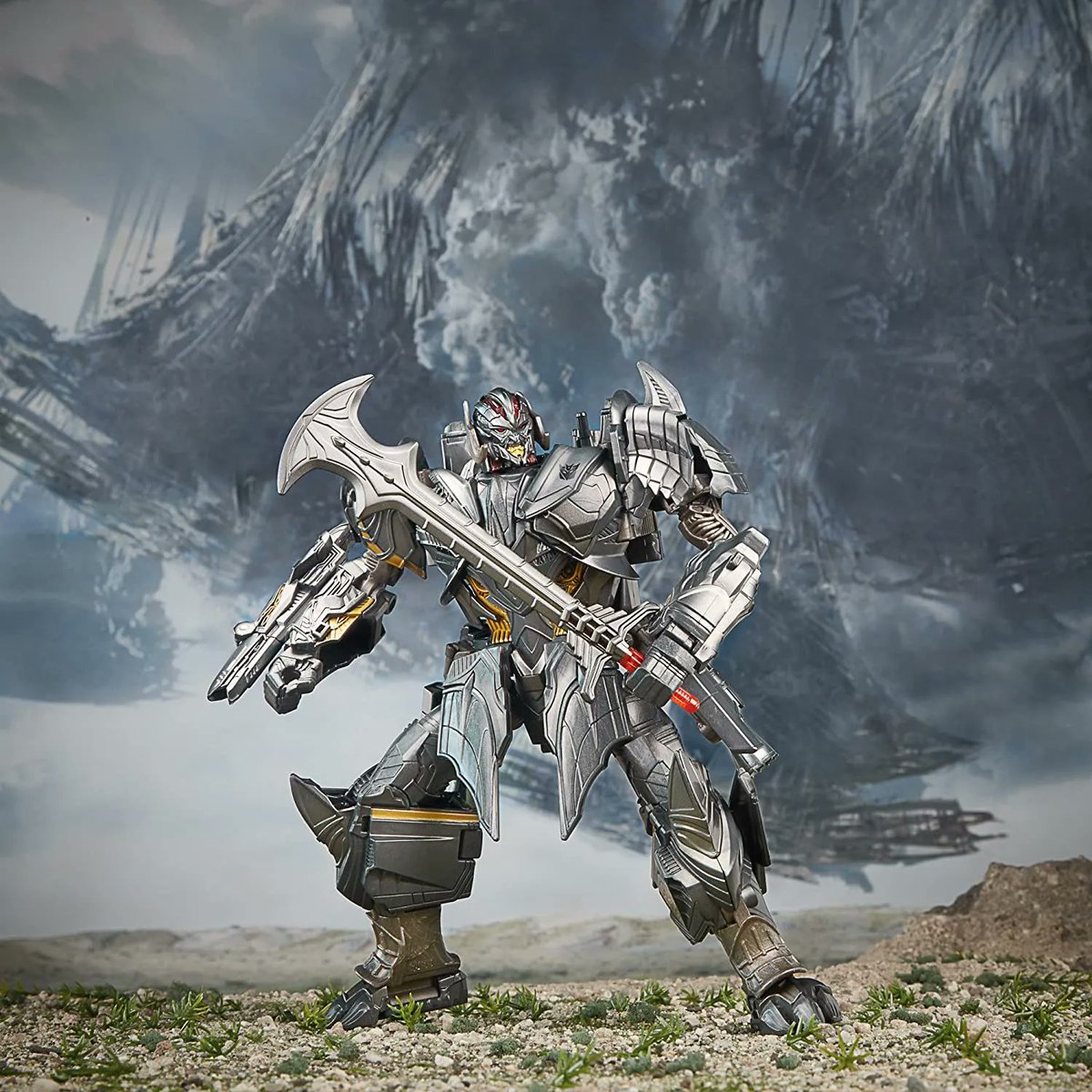 I'm kinda hoping the Studio Series TLK Hound comes with Sqweeks, and ...