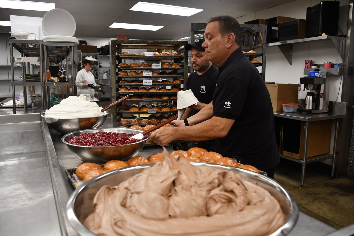 OAKMONT, Pa. — Forty years ago, Marc Serrao started making paczki ...