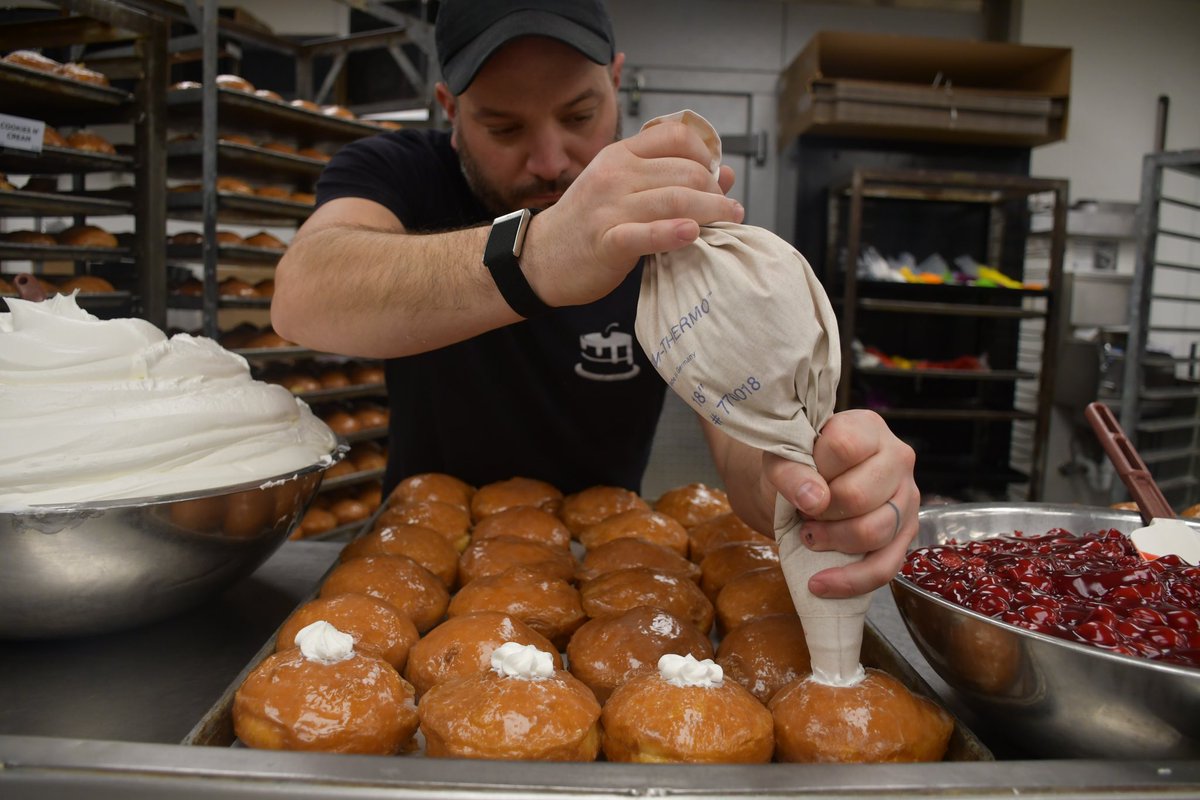 OAKMONT, Pa. — Forty years ago, Marc Serrao started making paczki ...