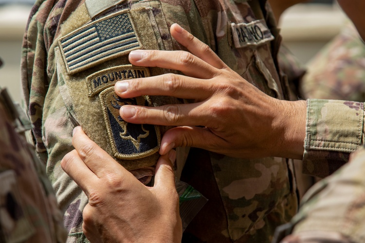 米陸軍右肩の部隊章 ”コンバット・パッチ” アメリカ陸軍における「右肩の部隊章（SSI / Shoulder Sleeve Insignia ...