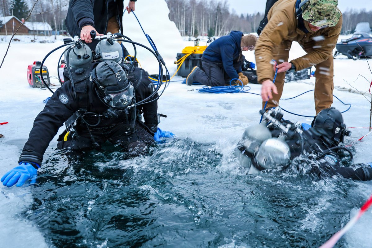 Take the plunge ️🥶 U.S. Navy Seabee Divers assigned to Underwater ...