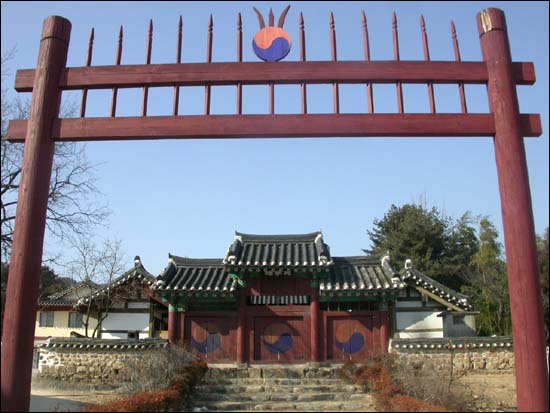 This is a Hongsalmun (홍살문)—literally translated as the 'Red Arrow Gate ...
