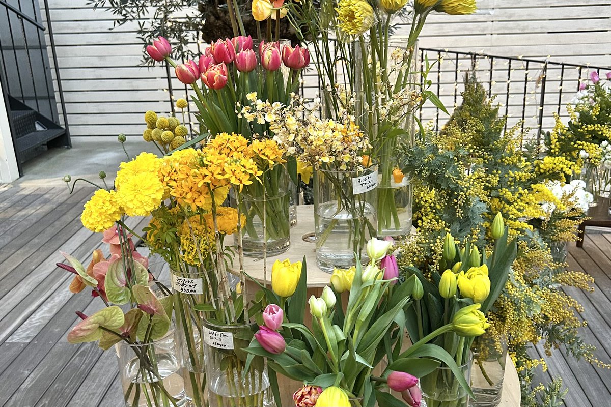 矢場町にある『roku flowers and coffee』はお花屋さんがはじめたおしゃれカフェ 花が各所に飾られた素敵な空間でドリンクや ...