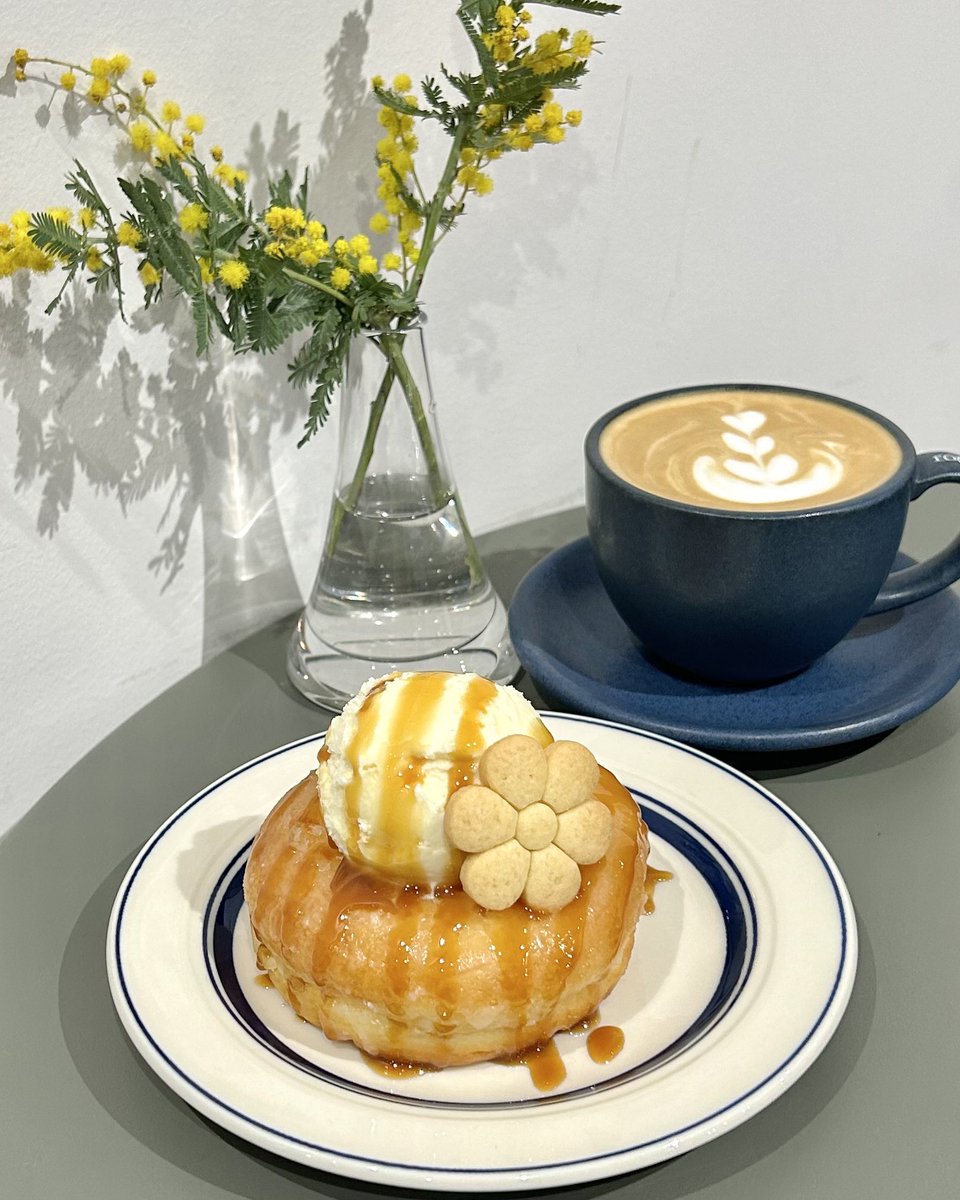 矢場町にある『roku flowers and coffee』はお花屋さんがはじめたおしゃれカフェ 花が各所に飾られた素敵な空間でドリンクや ...