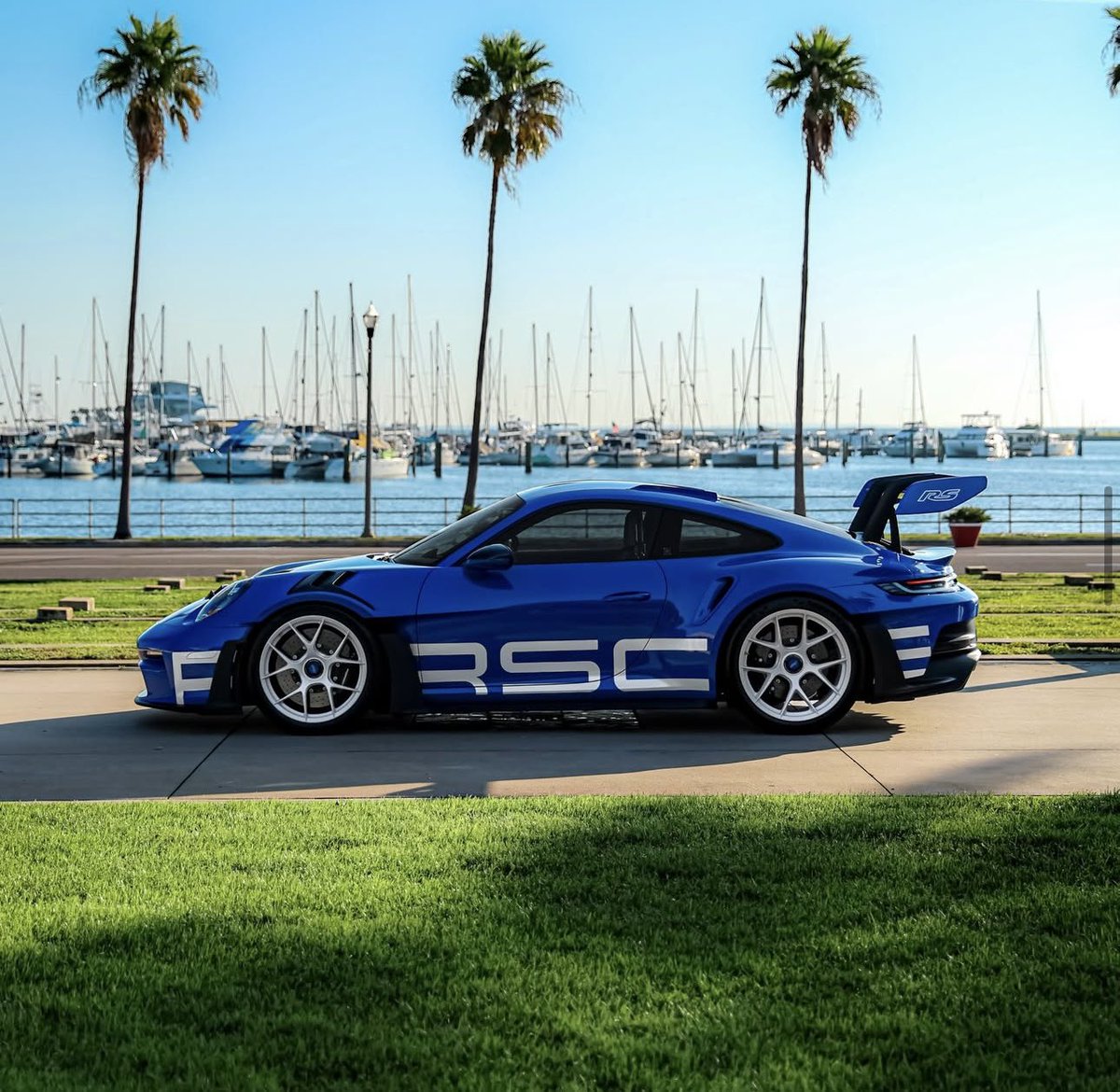 Paint-to-Sample Nogaro Blue 992 GT3 RS