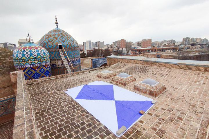 Damage to the dome and vaults of the Jameh Abbasi Mosque 🕌 due to an ...