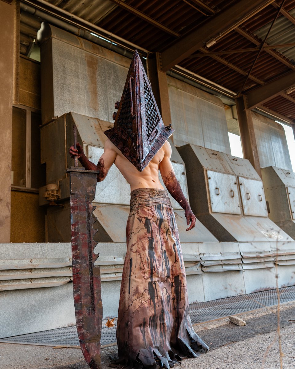 Cosplay Pyramid Head — Silent Hill. An unrelenting force of judgment ...