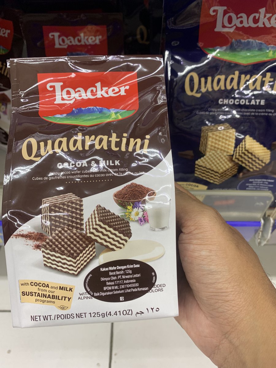 kemarin ke hypermart nyari enih kue, ngga ketemu sih varian originalnya ...