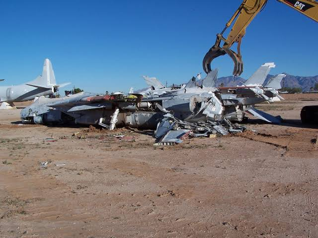 The US shredded nearly every retired F-14 Tomcat not for scrap value ...