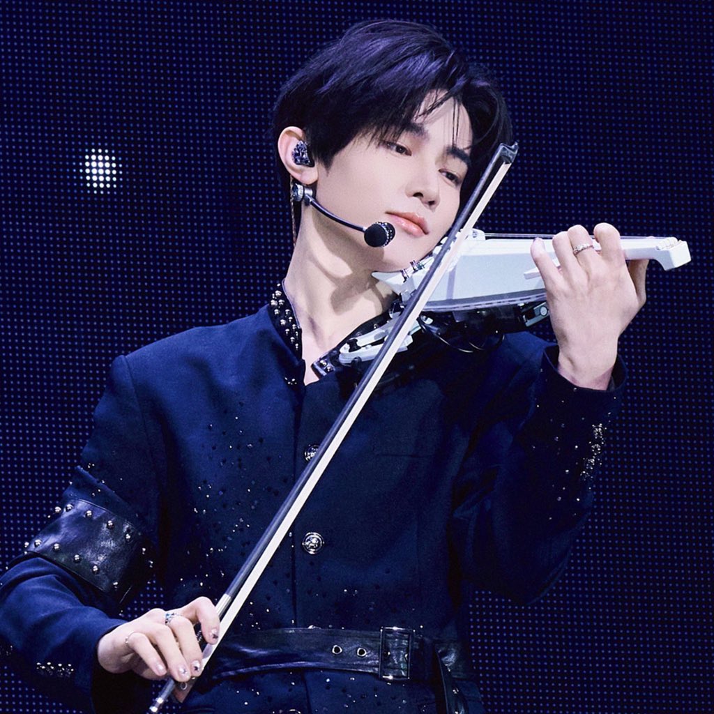 zhang hao received a new custom head mic as a gift from a c-rosin. it’s ...