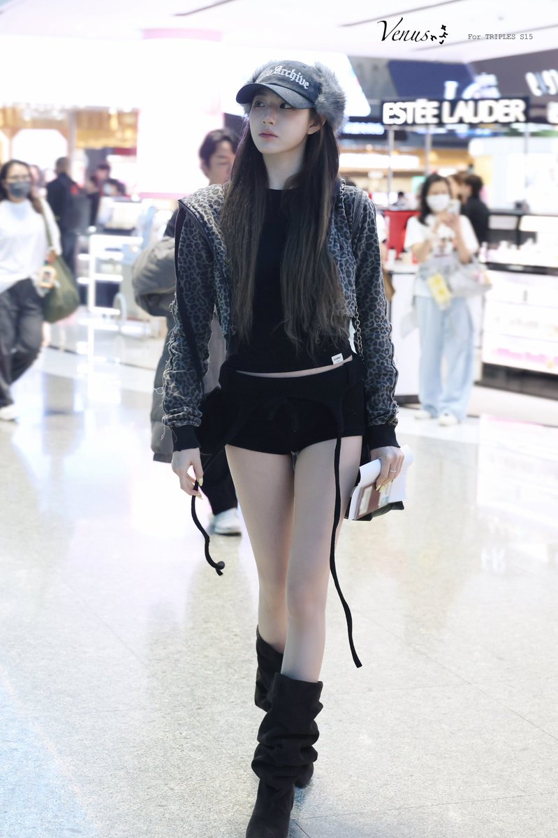 🛬 tripleS leaving for Korea s13 - s14 - s15 - s16 #Nien - #SoHyun - # ...