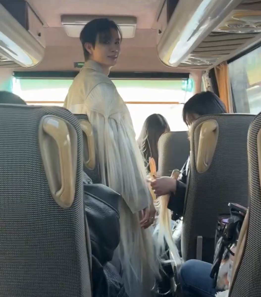 เอ็นดูมากพี่ๆสไตล์ลิส ช่วยกันหวีผม แต่ไม่ใช่ผมพึก เป็นผมที่ชุด555555🤣🤲🏻 ...