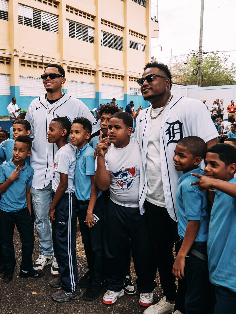 While in Santo Domingo, Tigers players visited Escuela Basica Aida ...