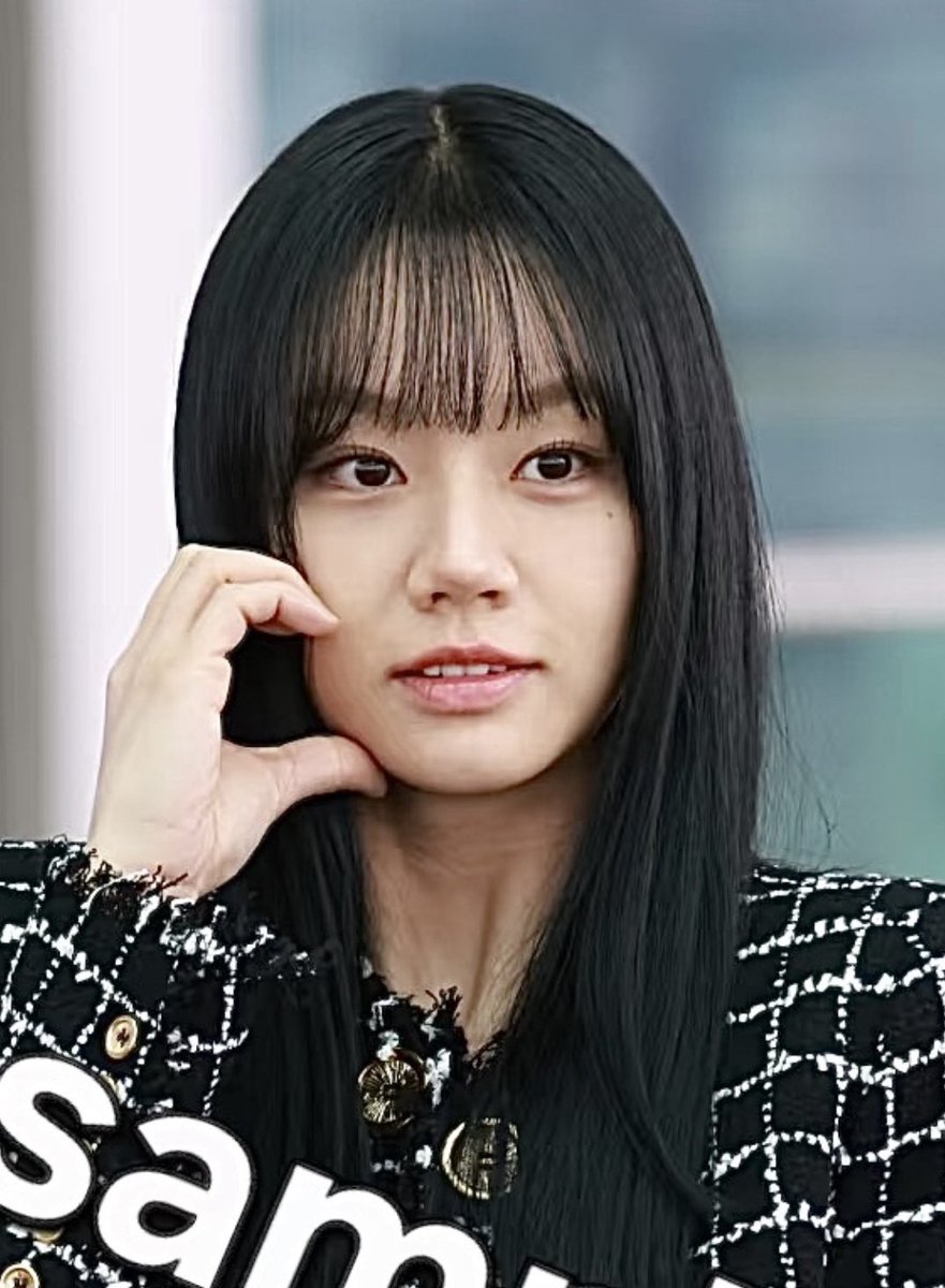 Han Sohee fans why are you obsessed with Hyeri? Hyeri has always faced ...
