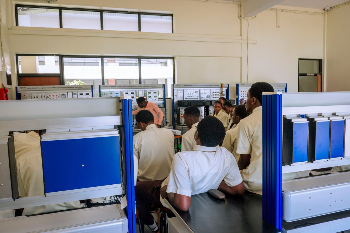 Level 5 students from the International Technical School of Kigali ...